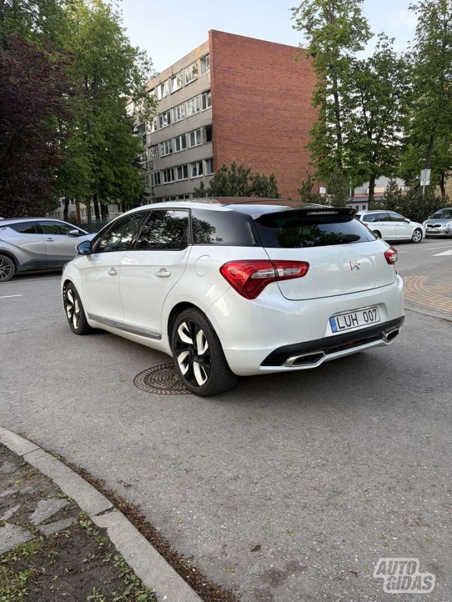 Balts Citroen DS5 2012 Kauņa, ar dzinēja tilpumu 1.60 L un nobraukumu 275 tūkst. km par 4500 €, foto 5 vietnē AUTOMOTO.COM.LV