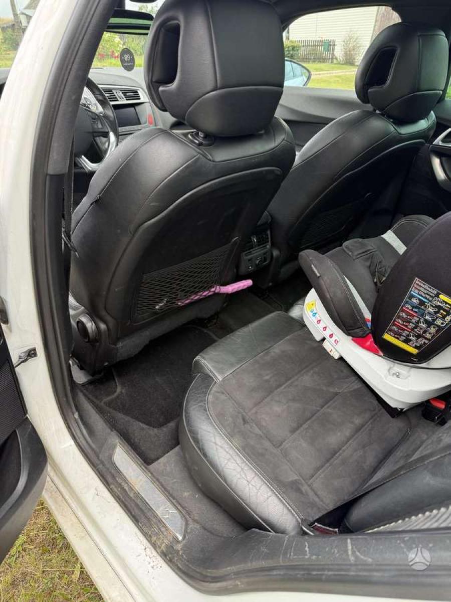 Balts Citroen DS5 2012 Viļņa, ar dzinēja tilpumu 2.00 L un nobraukumu 193 tūkst. km par 3500 €, foto 4 vietnē AUTOMOTO.COM.LV