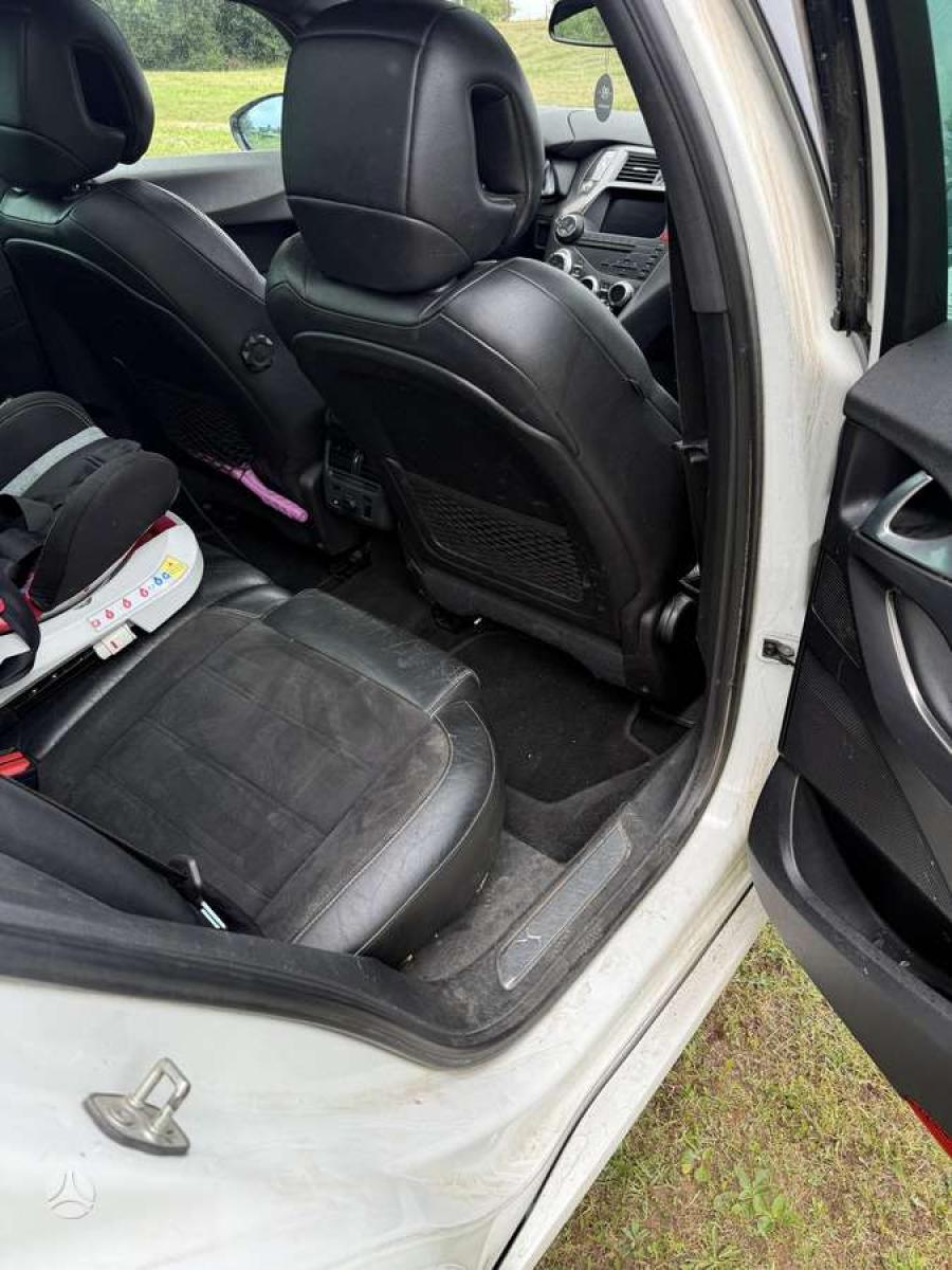 Balts Citroen DS5 2012 Viļņa, ar dzinēja tilpumu 2.00 L un nobraukumu 193 tūkst. km par 3500 €, foto 5 vietnē AUTOMOTO.COM.LV