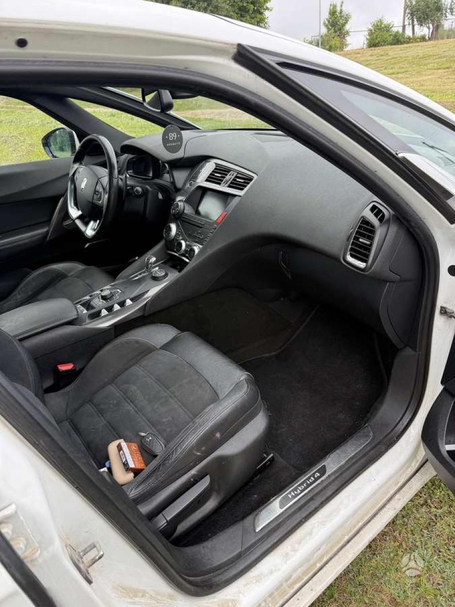 Balts Citroen DS5 2012 Viļņa, ar dzinēja tilpumu 2.00 L un nobraukumu 193 tūkst. km par 3500 €, foto 6 vietnē AUTOMOTO.COM.LV