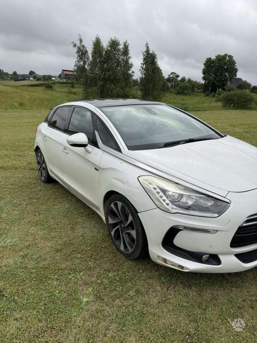 Balts Citroen DS5 2012 Viļņa, ar dzinēja tilpumu 2.00 L un nobraukumu 193 tūkst. km par 3500 €, foto 7 vietnē AUTOMOTO.COM.LV