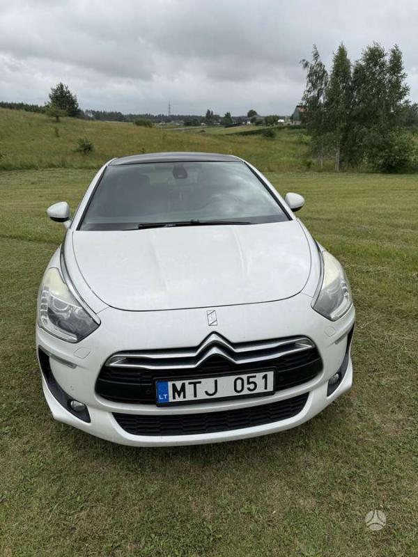 White Citroen DS5 2012 in Vilnius, with an engine capacity of 2.00 L and mileage of 193 thousand km for 3500 €, photo 7 on AUTOMOTO.COM.LV