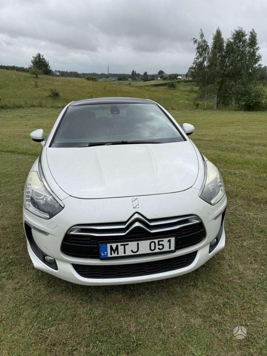 Balts Citroen DS5 2012 Viļņa, ar dzinēja tilpumu 2.00 L un nobraukumu 193 tūkst. km par 3500 €, foto 8 vietnē AUTOMOTO.COM.LV