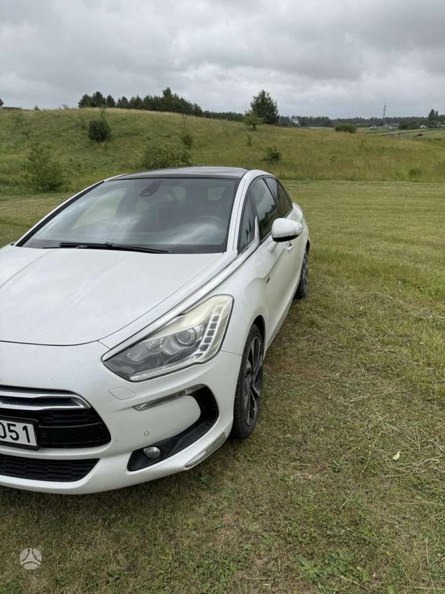 Balts Citroen DS5 2012 Viļņa, ar dzinēja tilpumu 2.00 L un nobraukumu 193 tūkst. km par 3500 €, foto 9 vietnē AUTOMOTO.COM.LV