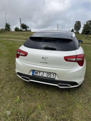 Balts Citroen DS5 2012 Viļņa, ar dzinēja tilpumu 2.00 L un nobraukumu 193 tūkst. km par 3500 €, foto 11 vietnē AUTOMOTO.COM.LV