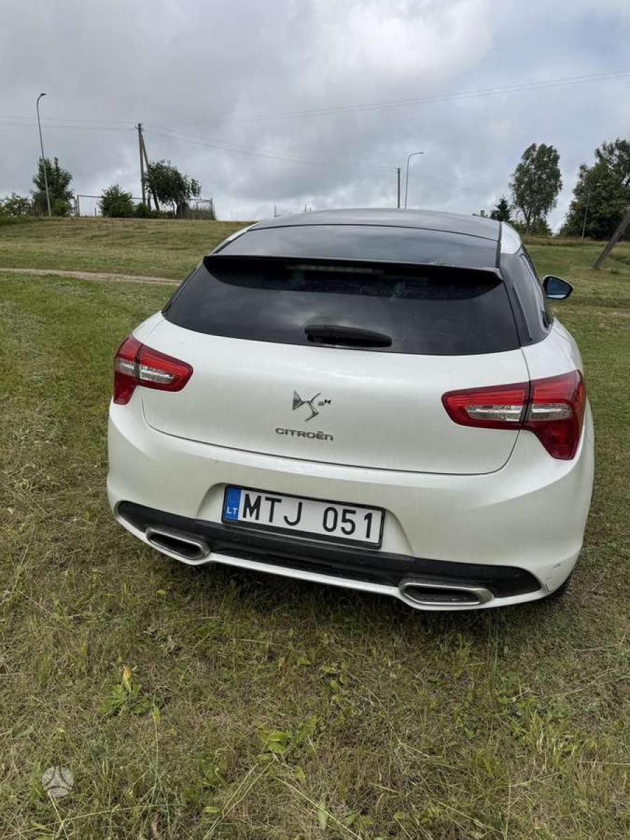 Balts Citroen DS5 2012 Viļņa, ar dzinēja tilpumu 2.00 L un nobraukumu 193 tūkst. km par 3500 €, foto 11 vietnē AUTOMOTO.COM.LV