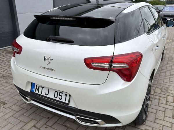 White Citroen DS5 2012 in Vilnius, with an engine capacity of 2.00 L and mileage of 193 thousand km for 2200 €, photo 8 on AUTOMOTO.COM.LV