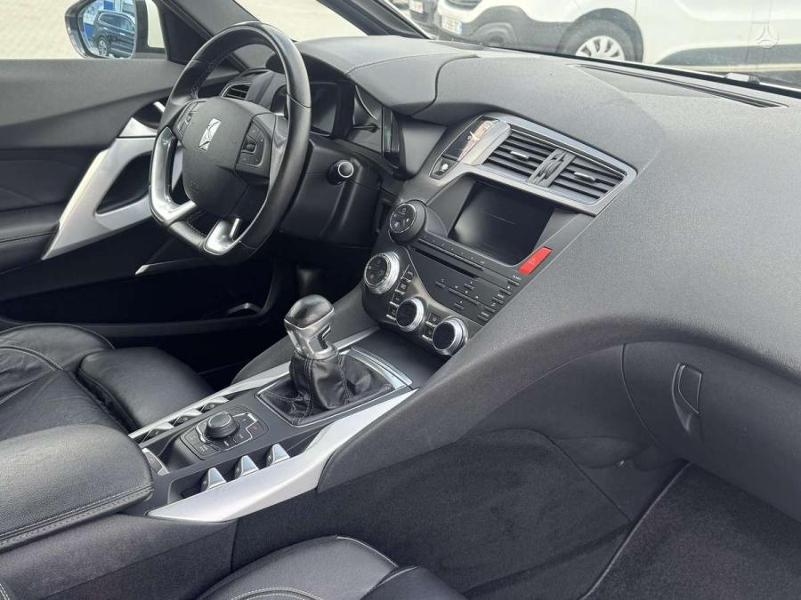 White Citroen DS5 2012 in Taurage, with an engine capacity of 2.00 L and mileage of 279 thousand km for 4500 €, photo 9 on AUTOMOTO.COM.LV