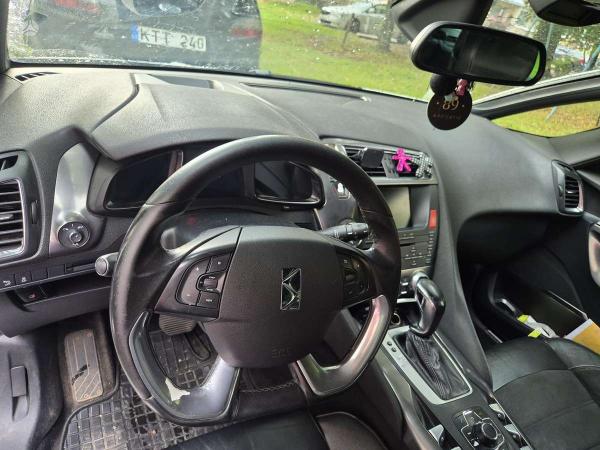 White Citroen DS5 2012 in Panevezys, with an engine capacity of 2.00 L and mileage of 348 thousand km for 4950 €, photo 1 on AUTOMOTO.COM.LV