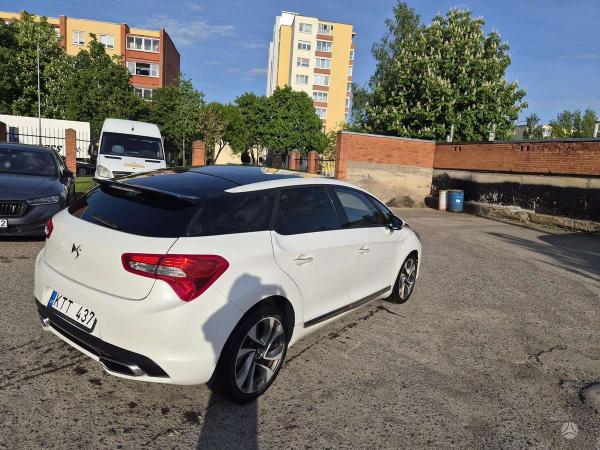 White Citroen DS5 2012 in Panevezys, with an engine capacity of 2.00 L and mileage of 348 thousand km for 4950 €, photo 2 on AUTOMOTO.COM.LV