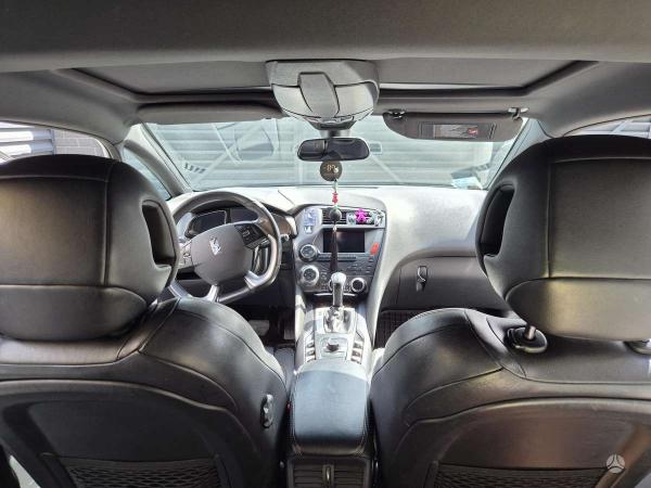 White Citroen DS5 2012 in Panevezys, with an engine capacity of 2.00 L and mileage of 348 thousand km for 4950 €, photo 4 on AUTOMOTO.COM.LV