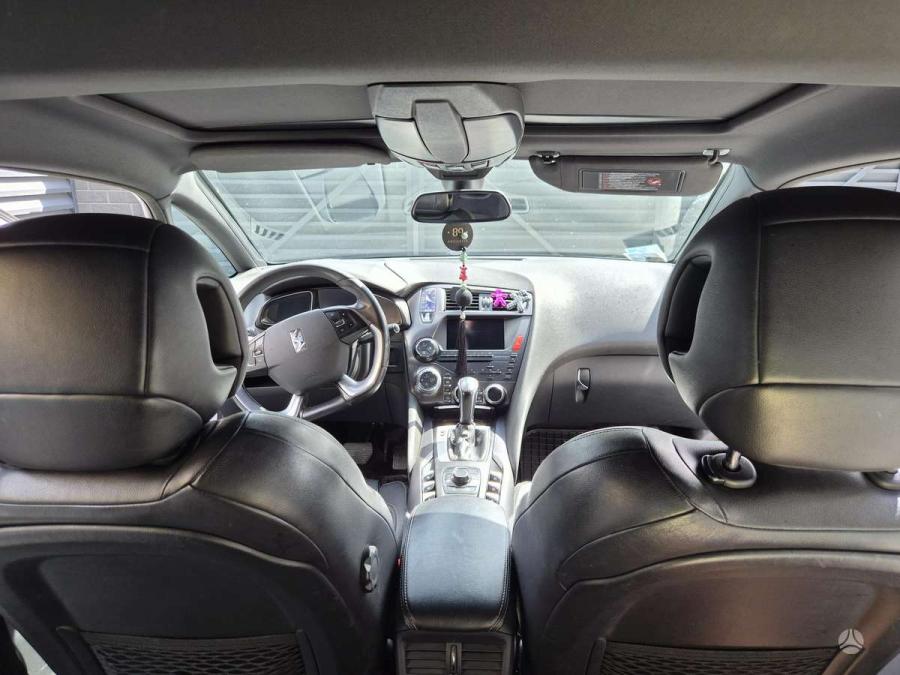 Balts Citroen DS5 2012 Panevēža, ar dzinēja tilpumu 2.00 L un nobraukumu 348 tūkst. km par 4950 €, foto 5 vietnē AUTOMOTO.COM.LV