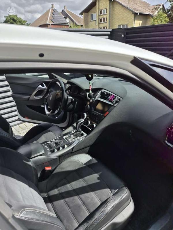 White Citroen DS5 2012 in Panevezys, with an engine capacity of 2.00 L and mileage of 348 thousand km for 4950 €, photo 5 on AUTOMOTO.COM.LV