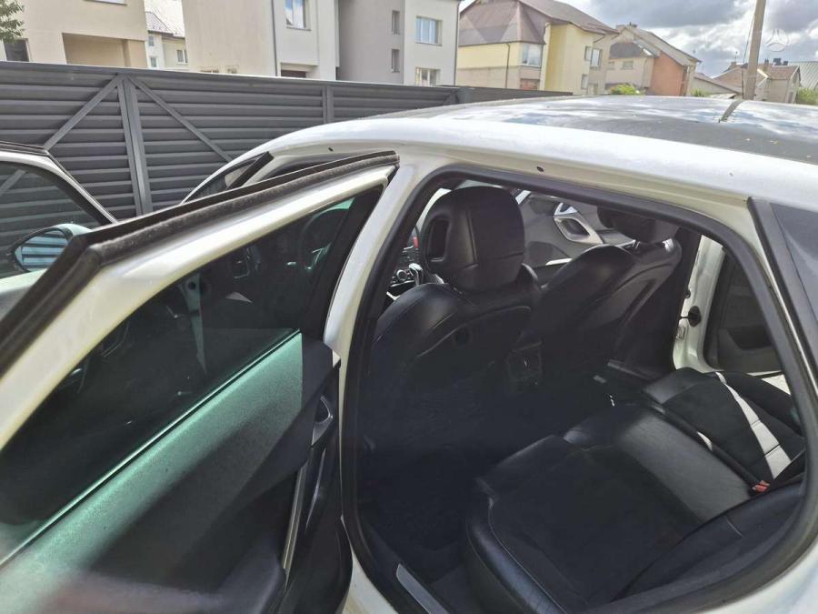Balts Citroen DS5 2012 Panevēža, ar dzinēja tilpumu 2.00 L un nobraukumu 348 tūkst. km par 4950 €, foto 8 vietnē AUTOMOTO.COM.LV