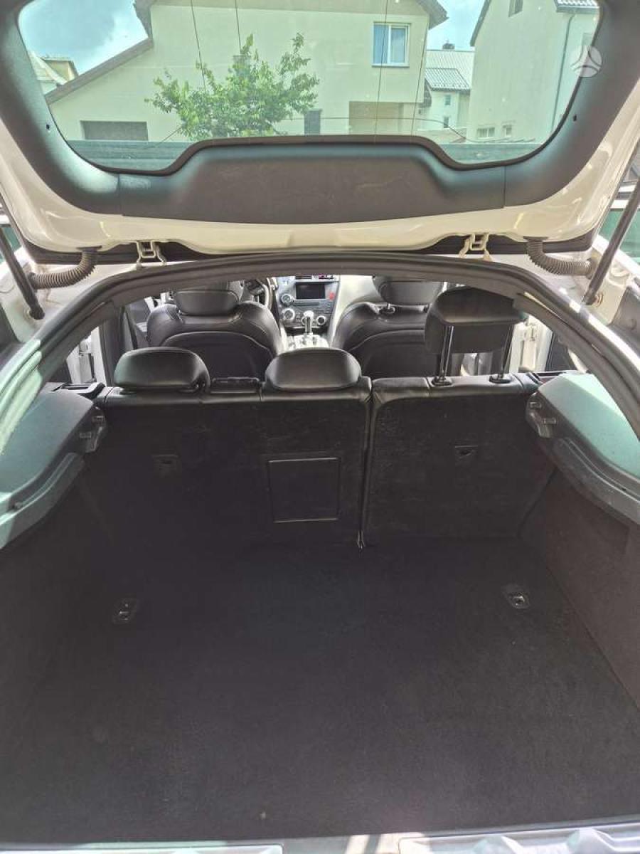 Balts Citroen DS5 2012 Panevēža, ar dzinēja tilpumu 2.00 L un nobraukumu 348 tūkst. km par 4950 €, foto 9 vietnē AUTOMOTO.COM.LV