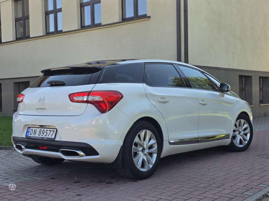 Balts Citroen DS5 2012 Šilutė, ar dzinēja tilpumu 1.56 L un nobraukumu 192 tūkst. km par 4500 €, foto 4 vietnē AUTOMOTO.COM.LV