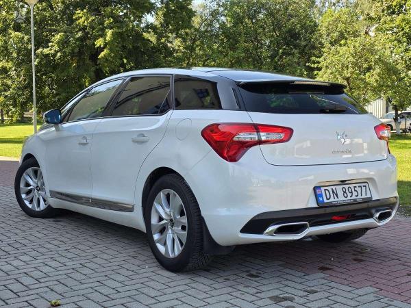 Balts Citroen DS5 2012 Šilutė, ar dzinēja tilpumu 1.56 L un nobraukumu 192 tūkst. km par 4500 €, foto 4 vietnē AUTOMOTO.COM.LV