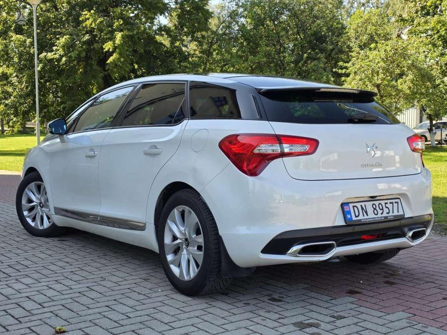 Balts Citroen DS5 2012 Šilutė, ar dzinēja tilpumu 1.56 L un nobraukumu 192 tūkst. km par 4500 €, foto 5 vietnē AUTOMOTO.COM.LV