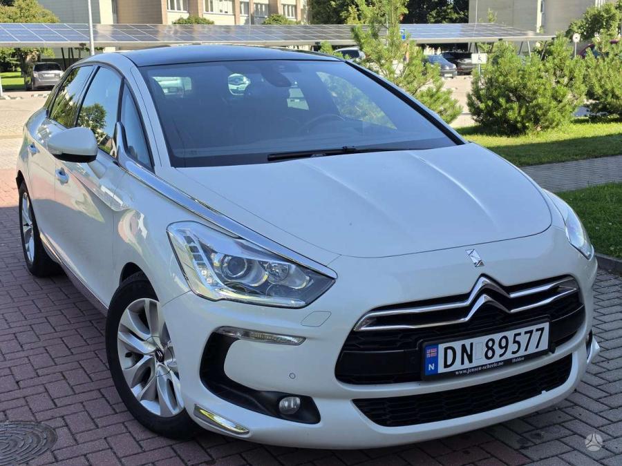 Balts Citroen DS5 2012 Šilutė, ar dzinēja tilpumu 1.56 L un nobraukumu 192 tūkst. km par 4500 €, foto 7 vietnē AUTOMOTO.COM.LV