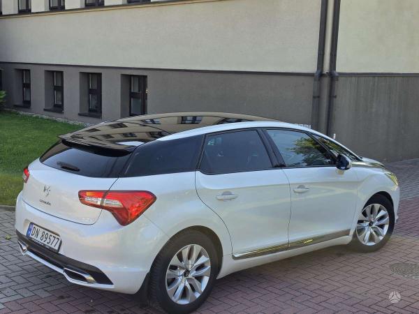 Balts Citroen DS5 2012 Šilutė, ar dzinēja tilpumu 1.56 L un nobraukumu 192 tūkst. km par 4500 €, foto 8 vietnē AUTOMOTO.COM.LV