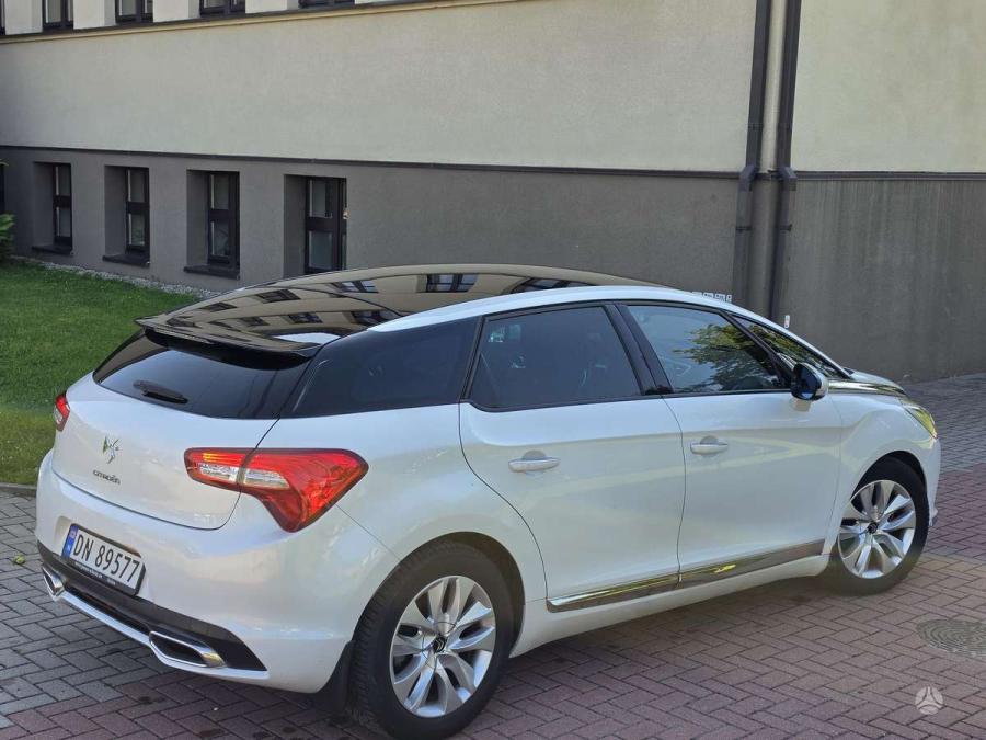Balts Citroen DS5 2012 Šilutė, ar dzinēja tilpumu 1.56 L un nobraukumu 192 tūkst. km par 4500 €, foto 9 vietnē AUTOMOTO.COM.LV