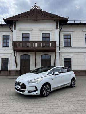 White Citroen DS5 2012 in Mazeikiai, with an engine capacity of 2.00 L and mileage of 229 thousand km for 5700 €, photo  on AUTOMOTO.COM.LV