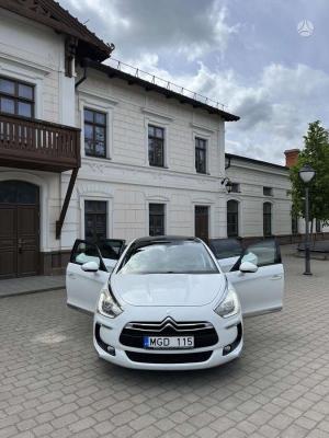 White Citroen DS5 2012 in Mazeikiai, with an engine capacity of 2.00 L and mileage of 229 thousand km for 5700 €, photo 3 on AUTOMOTO.COM.LV