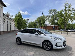 White Citroen DS5 2012 in Mazeikiai, with an engine capacity of 2.00 L and mileage of 229 thousand km for 5700 €, photo 4 on AUTOMOTO.COM.LV