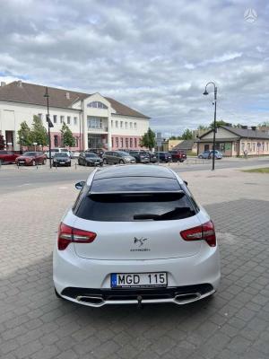White Citroen DS5 2012 in Mazeikiai, with an engine capacity of 2.00 L and mileage of 229 thousand km for 5700 €, photo 6 on AUTOMOTO.COM.LV