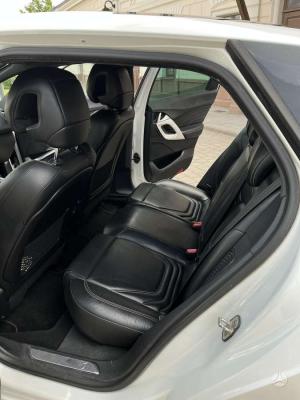 White Citroen DS5 2012 in Mazeikiai, with an engine capacity of 2.00 L and mileage of 229 thousand km for 5700 €, photo 9 on AUTOMOTO.COM.LV