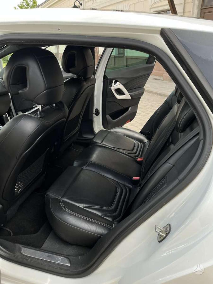 White Citroen DS5 2012 in Mazeikiai, with an engine capacity of 2.00 L and mileage of 229 thousand km for 5700 €, photo 9 on AUTOMOTO.COM.LV