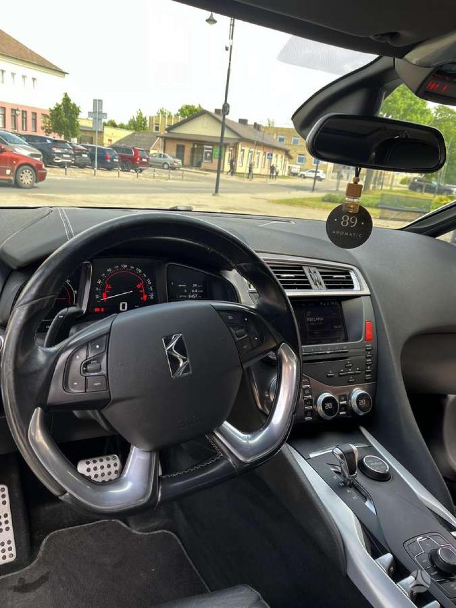White Citroen DS5 2012 in Mazeikiai, with an engine capacity of 2.00 L and mileage of 229 thousand km for 5700 €, photo 11 on AUTOMOTO.COM.LV