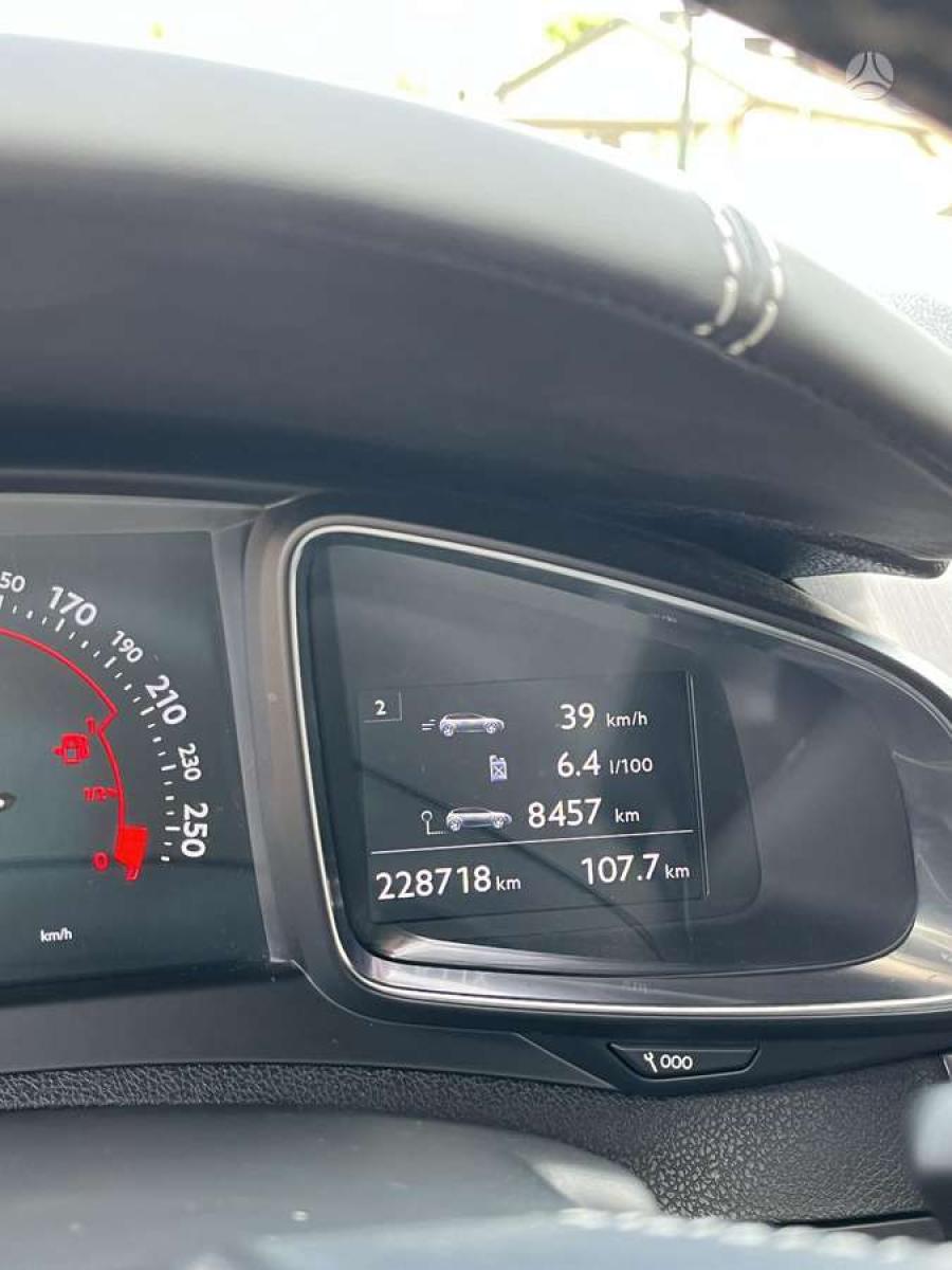White Citroen DS5 2012 in Mazeikiai, with an engine capacity of 2.00 L and mileage of 229 thousand km for 5700 €, photo 12 on AUTOMOTO.COM.LV