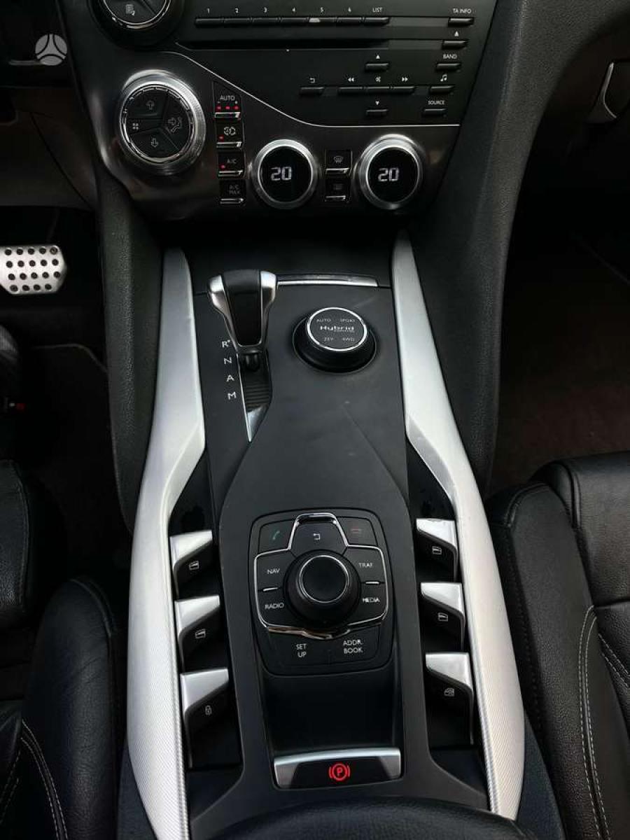 White Citroen DS5 2012 in Mazeikiai, with an engine capacity of 2.00 L and mileage of 229 thousand km for 5700 €, photo 17 on AUTOMOTO.COM.LV