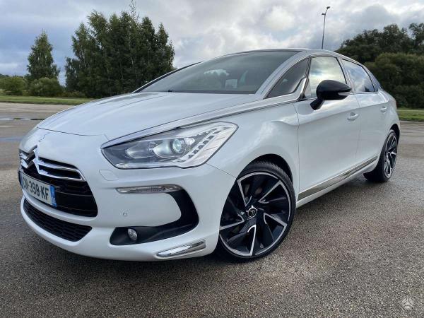 White Citroen DS5 2012 in Taurage, with an engine capacity of 2.00 L and mileage of 189 thousand km for 5950 €, photo 1 on AUTOMOTO.COM.LV