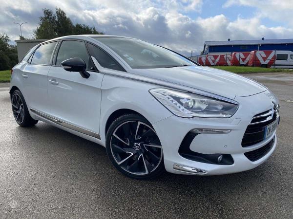 White Citroen DS5 2012 in Taurage, with an engine capacity of 2.00 L and mileage of 189 thousand km for 5950 €, photo 3 on AUTOMOTO.COM.LV