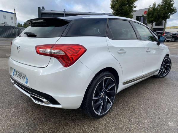 White Citroen DS5 2012 in Taurage, with an engine capacity of 2.00 L and mileage of 189 thousand km for 5950 €, photo 5 on AUTOMOTO.COM.LV