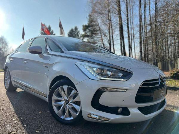 Balts Citroen DS5 2013 Kazlų Rūda, ar dzinēja tilpumu 2.00 L un nobraukumu 255 tūkst. km par 6000 €, foto 1 vietnē AUTOMOTO.COM.LV