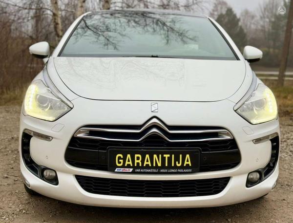 White Citroen DS5 2013 in Siauliai, with an engine capacity of 2.00 L and mileage of 250 thousand km for 6999 €, photo 5 on AUTOMOTO.COM.LV