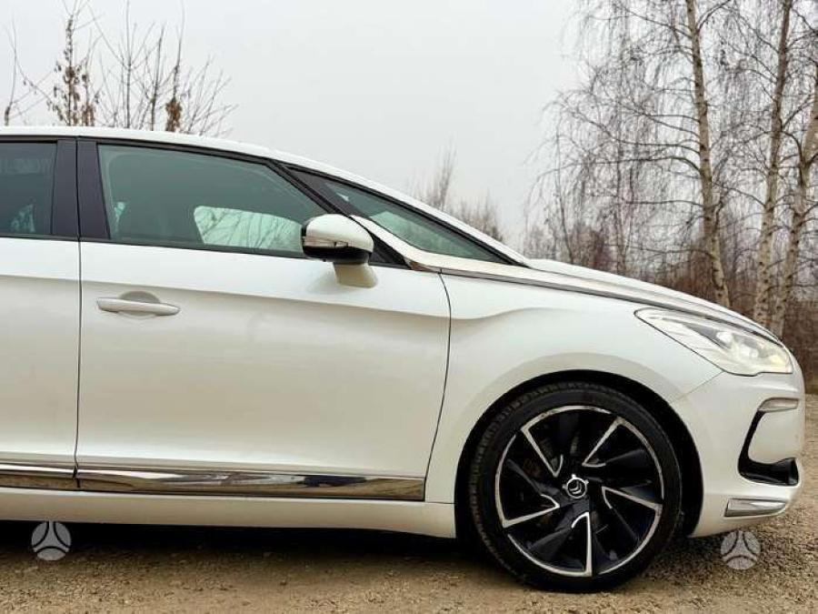 Balts Citroen DS5 2013 Šauļi, ar dzinēja tilpumu 2.00 L un nobraukumu 250 tūkst. km par 6999 €, foto 10 vietnē AUTOMOTO.COM.LV