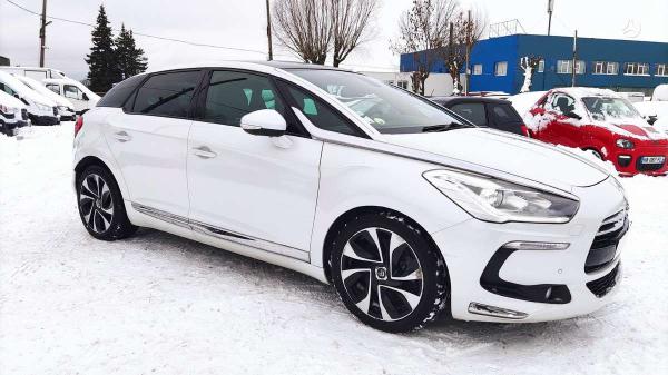 White Citroen DS5 2013 in Klaipeda, with an engine capacity of 2.00 L and mileage of 186 thousand km for 7990 €, photo 4 on AUTOMOTO.COM.LV