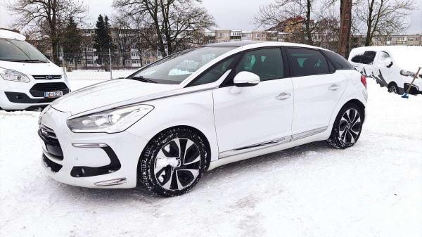 White Citroen DS5 2013 in Klaipeda, with an engine capacity of 2.00 L and mileage of 186 thousand km for 7990 €, photo 6 on AUTOMOTO.COM.LV
