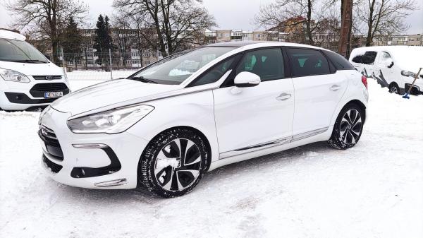White Citroen DS5 2013 in Klaipeda, with an engine capacity of 2.00 L and mileage of 186 thousand km for 7990 €, photo 1 on AUTOMOTO.COM.LV