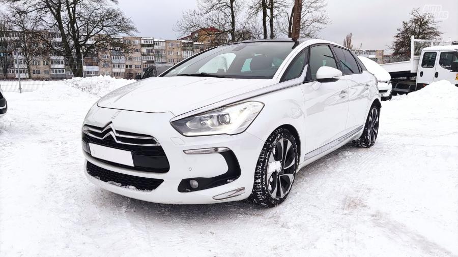 White Citroen DS5 2013 in Klaipeda, with an engine capacity of 2.00 L and mileage of 186 thousand km for 7990 €, photo 2 on AUTOMOTO.COM.LV