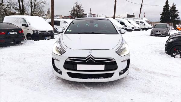 White Citroen DS5 2013 in Klaipeda, with an engine capacity of 2.00 L and mileage of 186 thousand km for 7990 €, photo 4 on AUTOMOTO.COM.LV
