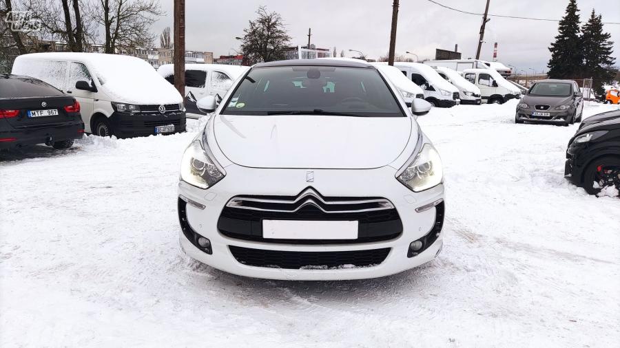 White Citroen DS5 2013 in Klaipeda, with an engine capacity of 2.00 L and mileage of 186 thousand km for 7990 €, photo 4 on AUTOMOTO.COM.LV