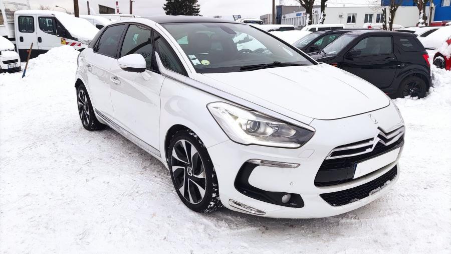 White Citroen DS5 2013 in Klaipeda, with an engine capacity of 2.00 L and mileage of 186 thousand km for 7990 €, photo 5 on AUTOMOTO.COM.LV