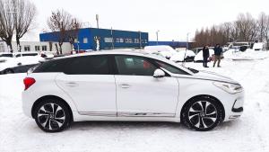 White Citroen DS5 2013 in Klaipeda, with an engine capacity of 2.00 L and mileage of 186 thousand km for 7990 €, photo 8 on AUTOMOTO.COM.LV