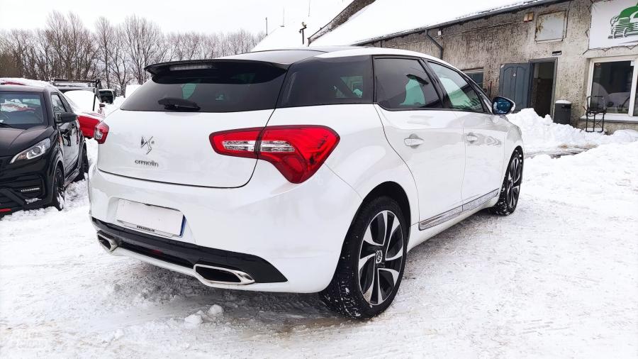 White Citroen DS5 2013 in Klaipeda, with an engine capacity of 2.00 L and mileage of 186 thousand km for 7990 €, photo 9 on AUTOMOTO.COM.LV