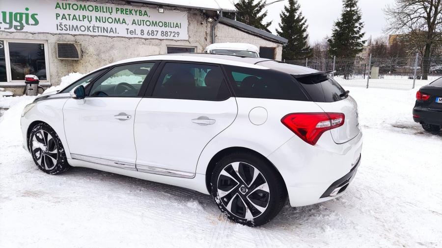 White Citroen DS5 2013 in Klaipeda, with an engine capacity of 2.00 L and mileage of 186 thousand km for 7990 €, photo 11 on AUTOMOTO.COM.LV